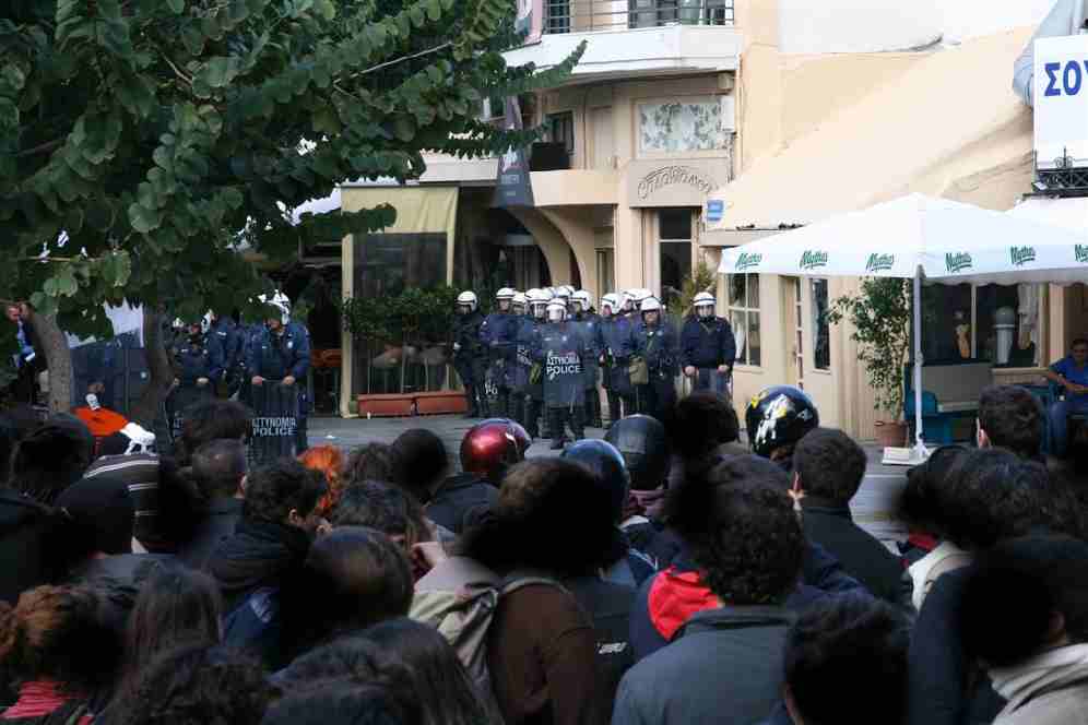 Μικρό χρονικό μιας δίκης - ΑΠΑΤΡΙΣ Εφημερίδα Δρόμου